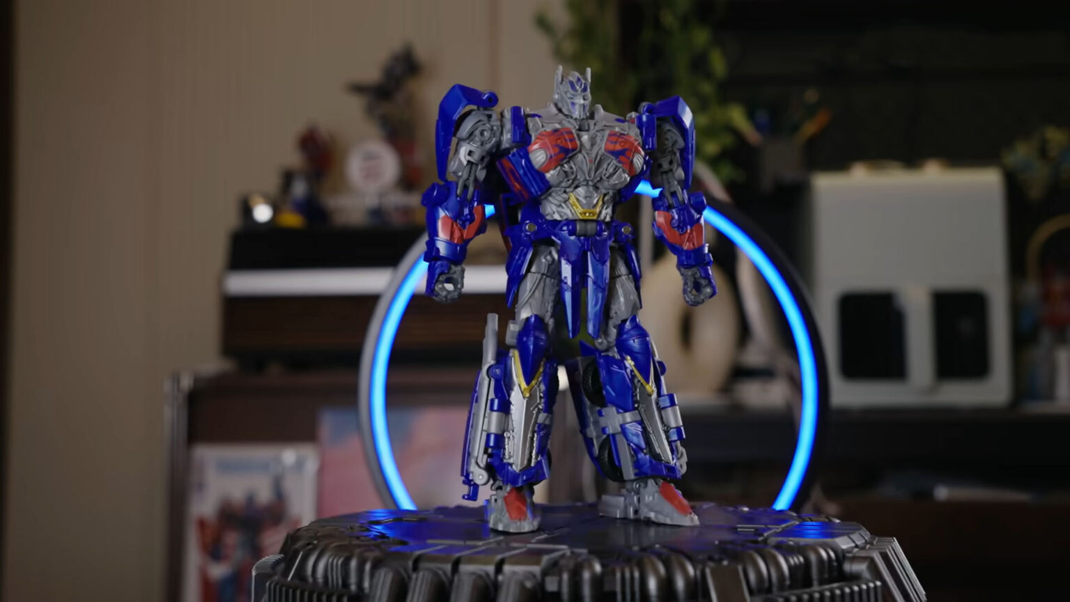 Transformers 4 SS Knight Optimus Prime Review - After an 11-Year Wait ...