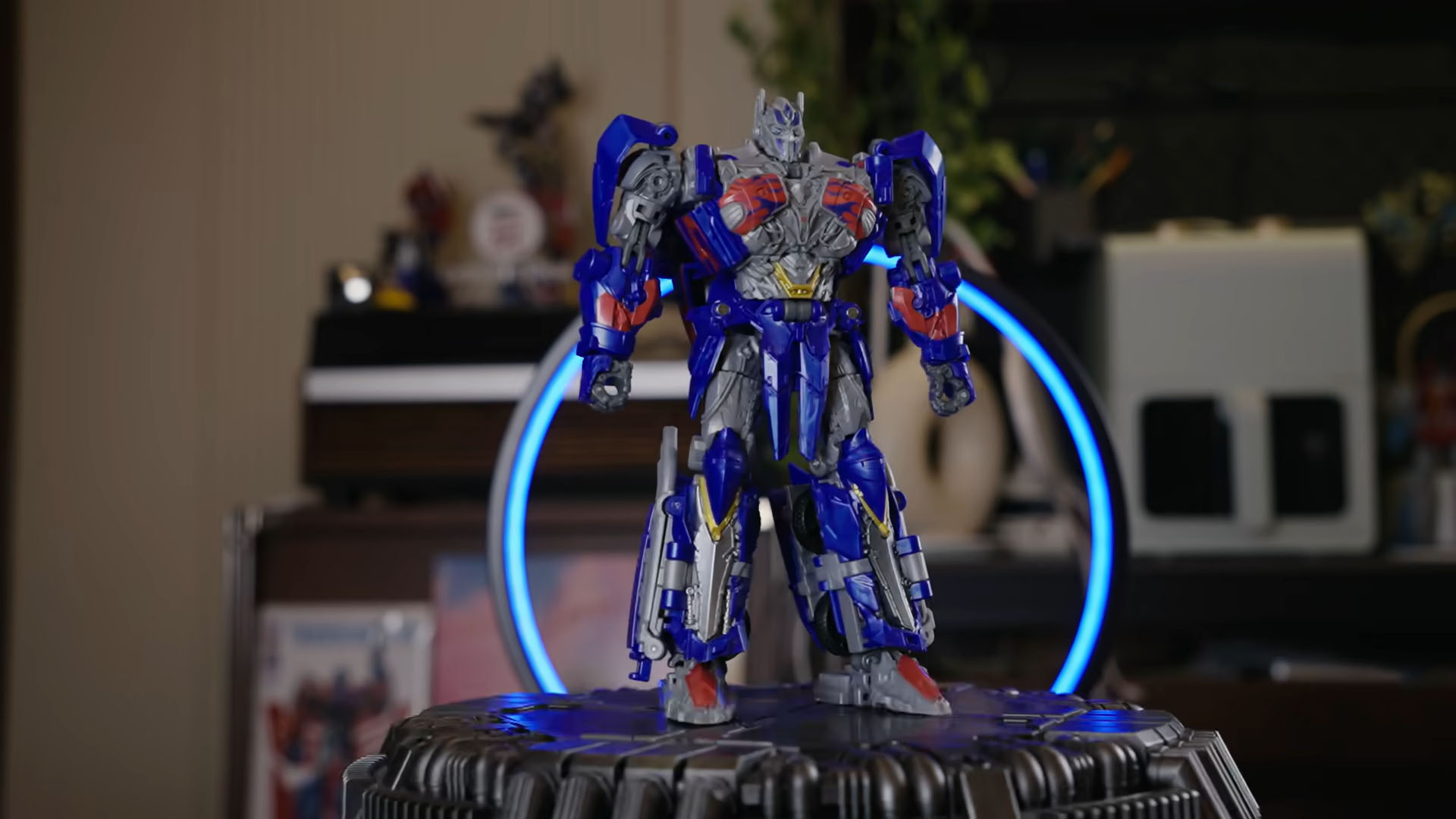 Transformers 4 SS Knight Optimus Prime Review - After an 11-Year Wait ...