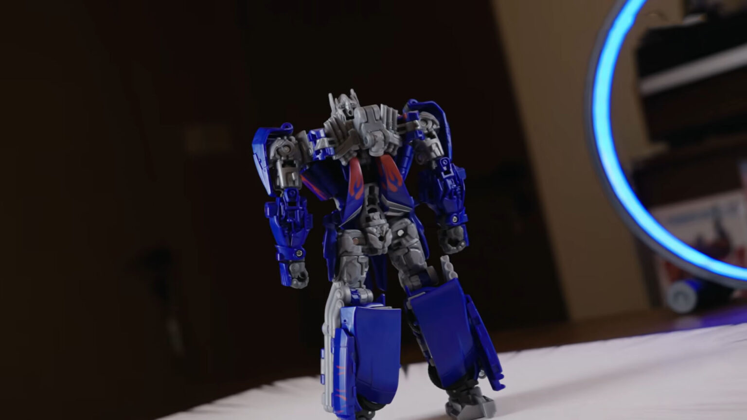 Transformers 4 SS Knight Optimus Prime Review - After an 11-Year Wait ...