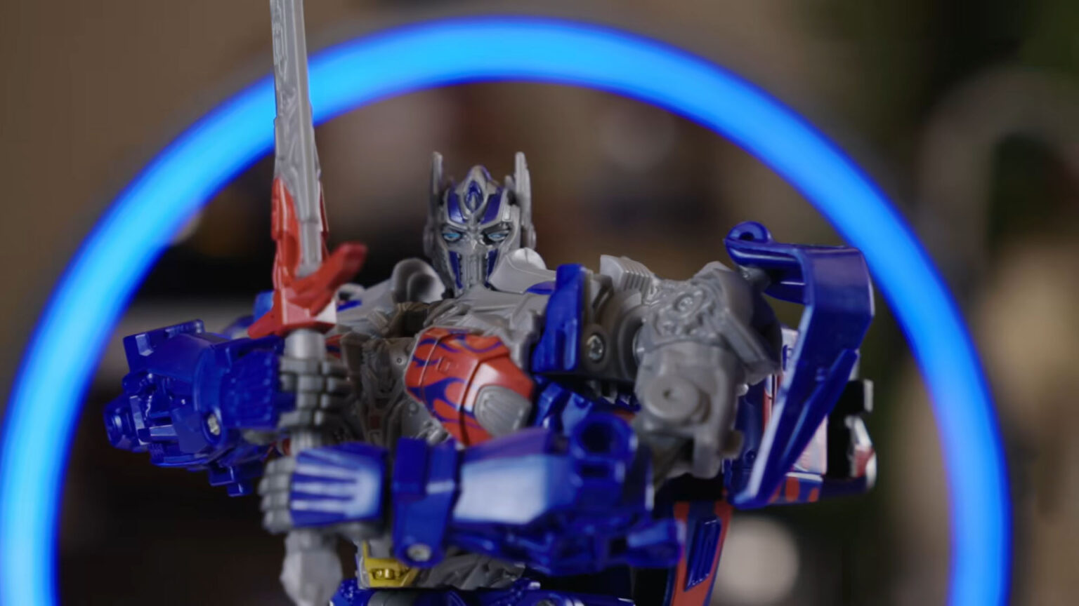 Transformers 4 SS Knight Optimus Prime Review - After an 11-Year Wait ...